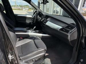 Black BMW X5 2007 in Vilnius, with an engine capacity of 2.99 L and mileage of 209 thousand km for 7700 €, photo 12 on AUTOMOTO.COM.LV