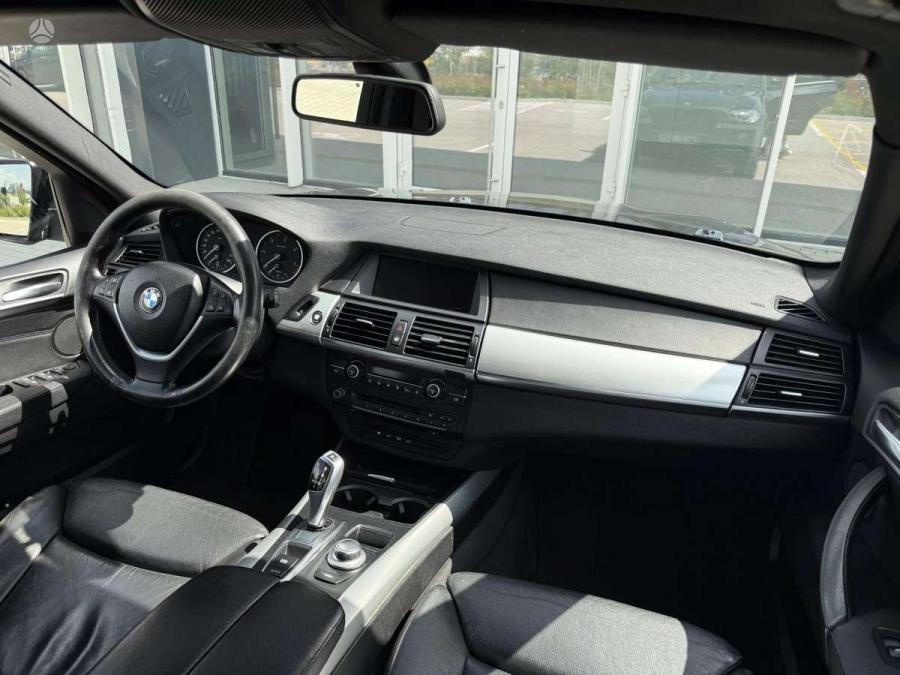 Black BMW X5 2007 in Vilnius, with an engine capacity of 2.99 L and mileage of 209 thousand km for 7700 €, photo 13 on AUTOMOTO.COM.LV