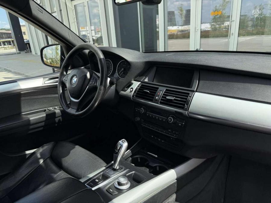 Black BMW X5 2007 in Vilnius, with an engine capacity of 2.99 L and mileage of 209 thousand km for 7700 €, photo 14 on AUTOMOTO.COM.LV