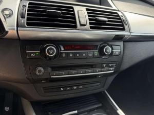Black BMW X5 2007 in Vilnius, with an engine capacity of 2.99 L and mileage of 209 thousand km for 7700 €, photo 16 on AUTOMOTO.COM.LV
