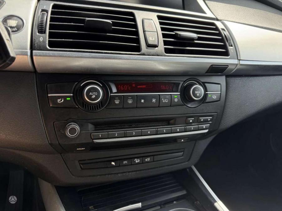 Black BMW X5 2007 in Vilnius, with an engine capacity of 2.99 L and mileage of 209 thousand km for 7700 €, photo 16 on AUTOMOTO.COM.LV