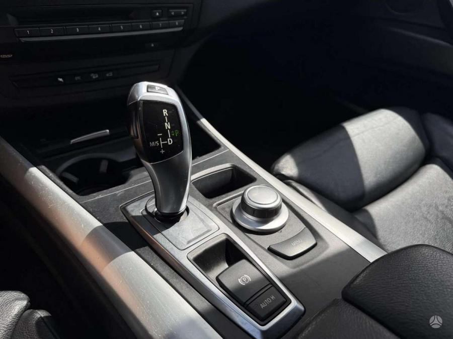 Black BMW X5 2007 in Vilnius, with an engine capacity of 2.99 L and mileage of 209 thousand km for 7700 €, photo 17 on AUTOMOTO.COM.LV