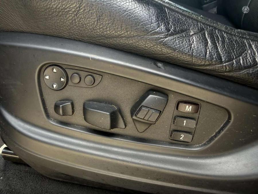 Black BMW X5 2007 in Vilnius, with an engine capacity of 2.99 L and mileage of 209 thousand km for 7700 €, photo 19 on AUTOMOTO.COM.LV