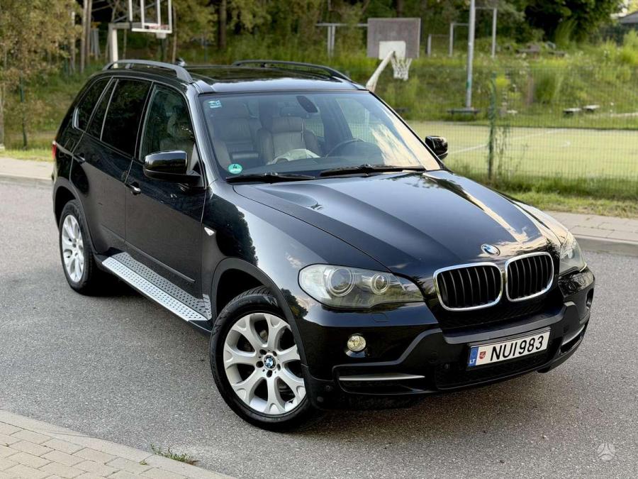 Черный БМВ Х5 2007 в Вильнюс, объемом двигателя 3.00 л и пробегом 312 тыс. км за 5500 €, фото 1 на AUTOMOTO.COM.LV