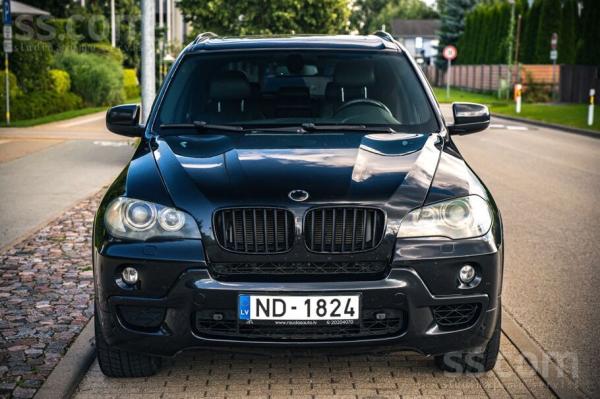 Black BMW X5 2007 in Riga, with an engine capacity of 3.00 L and mileage of 383 thousand km for 5990 €, photo 2 on AUTOMOTO.COM.LV