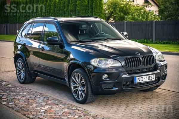 Black BMW X5 2007 in Riga, with an engine capacity of 3.00 L and mileage of 383 thousand km for 5990 €, photo 3 on AUTOMOTO.COM.LV