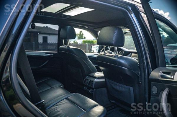 Black BMW X5 2007 in Riga, with an engine capacity of 3.00 L and mileage of 383 thousand km for 5990 €, photo 8 on AUTOMOTO.COM.LV