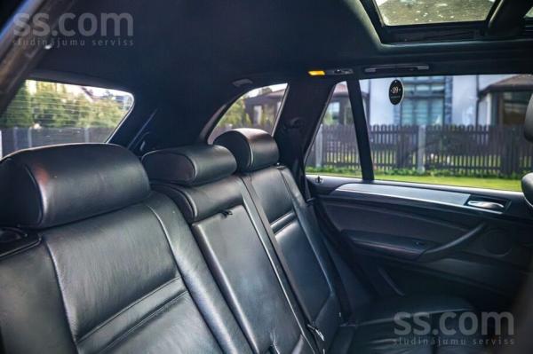 Black BMW X5 2007 in Riga, with an engine capacity of 3.00 L and mileage of 383 thousand km for 5990 €, photo 9 on AUTOMOTO.COM.LV