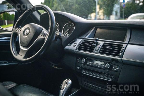 Black BMW X5 2007 in Riga, with an engine capacity of 3.00 L and mileage of 383 thousand km for 5990 €, photo 10 on AUTOMOTO.COM.LV