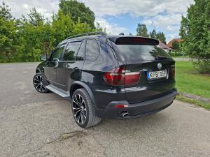 Black BMW X5 2007 in Utena, with an engine capacity of 3.00 L and mileage of 366 thousand km for 6300 €, photo 5 on AUTOMOTO.COM.LV