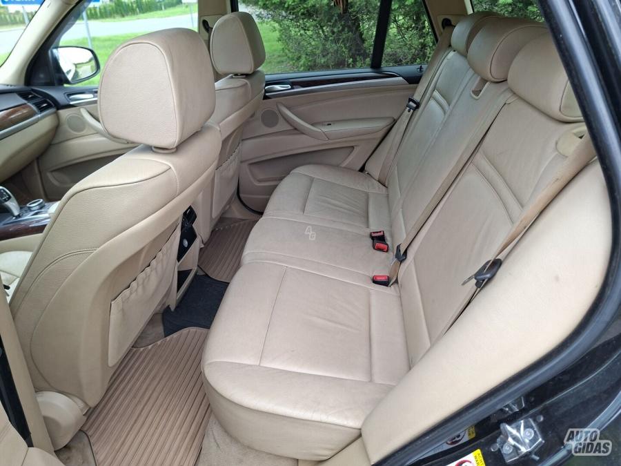 Black BMW X5 2007 in Utena, with an engine capacity of 3.00 L and mileage of 366 thousand km for 6300 €, photo 11 on AUTOMOTO.COM.LV