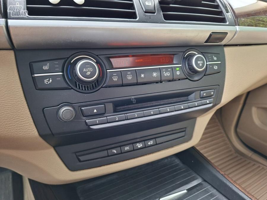 Black BMW X5 2007 in Utena, with an engine capacity of 3.00 L and mileage of 366 thousand km for 6300 €, photo 16 on AUTOMOTO.COM.LV