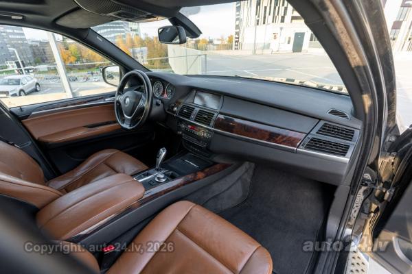 Melns BMW X5 2007 Tallina, ar dzinēja tilpumu 3.00 L un nobraukumu 406 tūkst. km par 6500 €, foto 7 vietnē AUTOMOTO.COM.LV