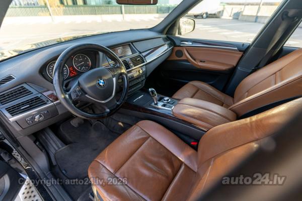 Melns BMW X5 2007 Tallina, ar dzinēja tilpumu 3.00 L un nobraukumu 406 tūkst. km par 6500 €, foto 8 vietnē AUTOMOTO.COM.LV