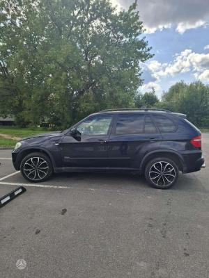 Melns BMW X5 2007 Viļņa, ar dzinēja tilpumu 3.00 L un nobraukumu 431 tūkst. km par 5500 €, foto  vietnē AUTOMOTO.COM.LV