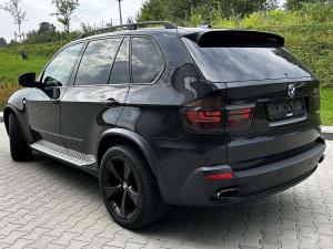 Black BMW X5 2007 in Vilnius, with an engine capacity of 2.99 L and mileage of 334 thousand km for 7999 €, photo 4 on AUTOMOTO.COM.LV