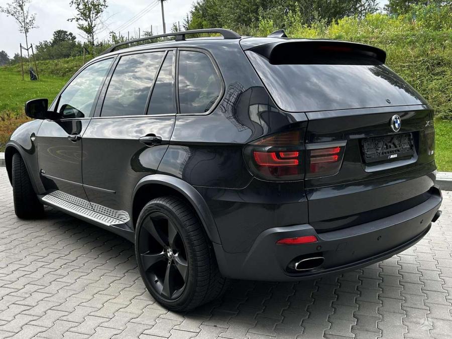 Black BMW X5 2007 in Vilnius, with an engine capacity of 2.99 L and mileage of 334 thousand km for 7999 €, photo 4 on AUTOMOTO.COM.LV