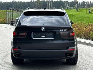 Black BMW X5 2007 in Vilnius, with an engine capacity of 2.99 L and mileage of 334 thousand km for 7999 €, photo 5 on AUTOMOTO.COM.LV