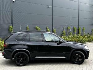 Black BMW X5 2007 in Vilnius, with an engine capacity of 2.99 L and mileage of 334 thousand km for 7999 €, photo 7 on AUTOMOTO.COM.LV
