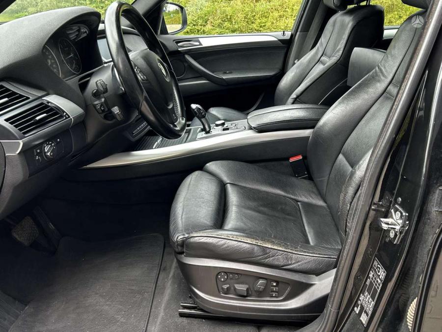 Black BMW X5 2007 in Vilnius, with an engine capacity of 2.99 L and mileage of 334 thousand km for 7999 €, photo 10 on AUTOMOTO.COM.LV