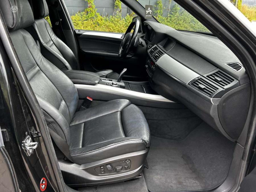 Black BMW X5 2007 in Vilnius, with an engine capacity of 2.99 L and mileage of 334 thousand km for 7999 €, photo 11 on AUTOMOTO.COM.LV