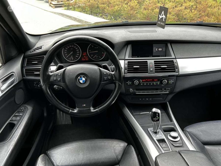 Black BMW X5 2007 in Vilnius, with an engine capacity of 2.99 L and mileage of 334 thousand km for 7999 €, photo 13 on AUTOMOTO.COM.LV