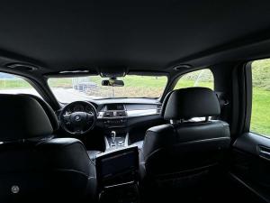 Black BMW X5 2007 in Vilnius, with an engine capacity of 2.99 L and mileage of 334 thousand km for 7999 €, photo 14 on AUTOMOTO.COM.LV