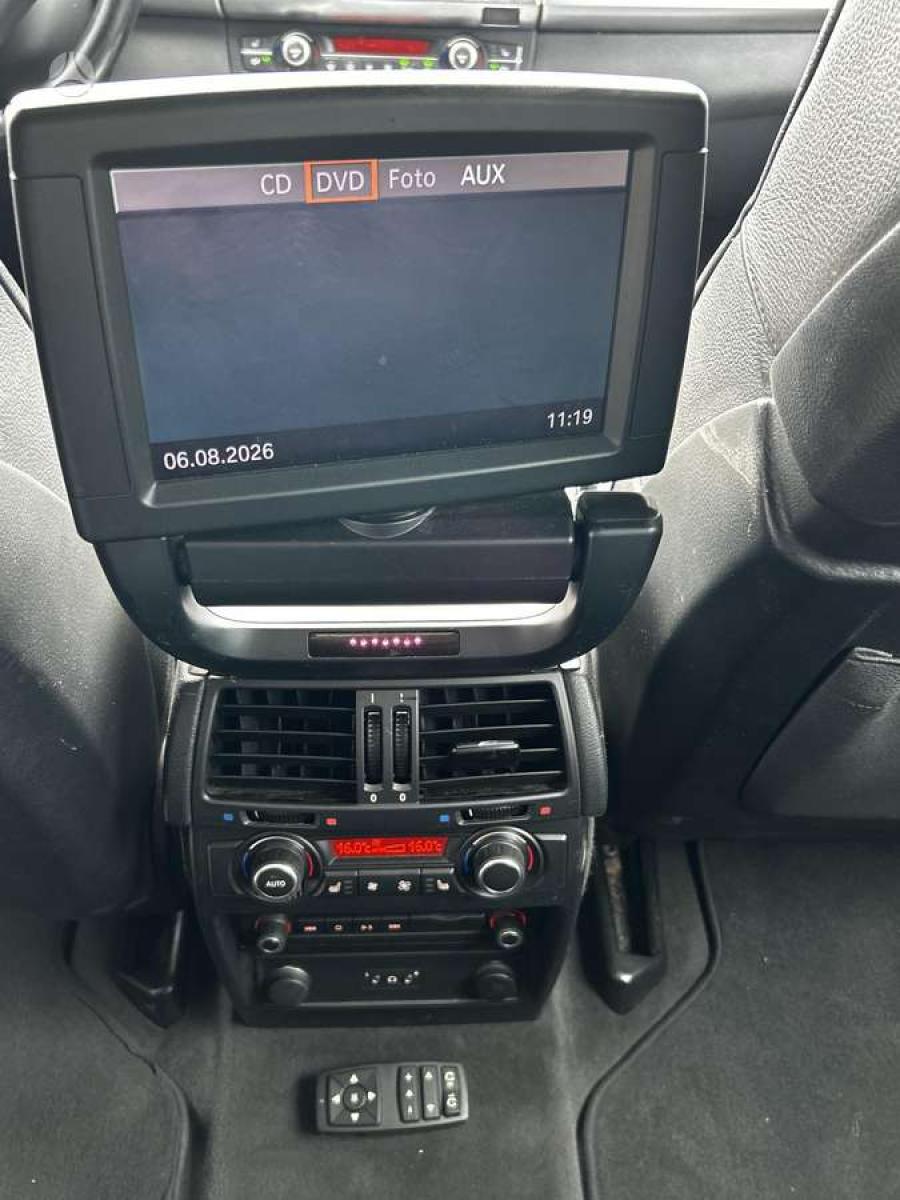 Black BMW X5 2007 in Vilnius, with an engine capacity of 2.99 L and mileage of 334 thousand km for 7999 €, photo 16 on AUTOMOTO.COM.LV