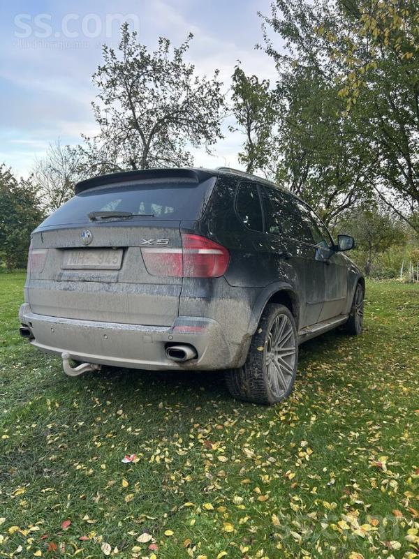 Black BMW X5 2007 in Bauska, with an engine capacity of 3.00 L and mileage of 373 thousand km for 5500 €, photo 3 on AUTOMOTO.COM.LV