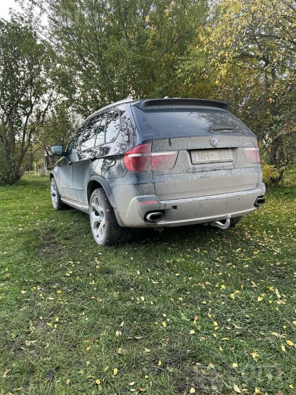 Black BMW X5 2007 in Bauska, with an engine capacity of 3.00 L and mileage of 373 thousand km for 5500 €, photo 4 on AUTOMOTO.COM.LV