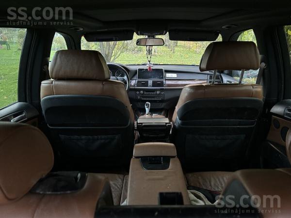 Black BMW X5 2007 in Bauska, with an engine capacity of 3.00 L and mileage of 373 thousand km for 5500 €, photo 7 on AUTOMOTO.COM.LV