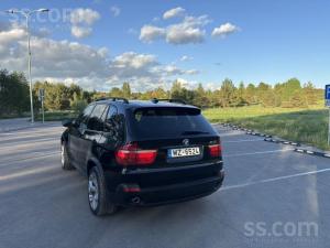 Black BMW X5 2007 in Tukums, with an engine capacity of 3.00 L and mileage of 435 thousand km for 7000 €, photo 3 on AUTOMOTO.COM.LV