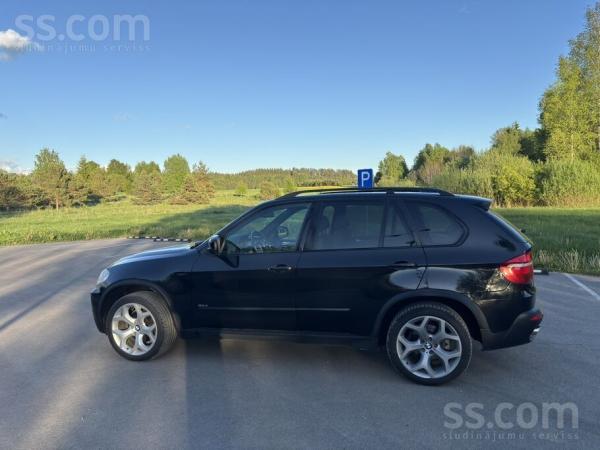Black BMW X5 2007 in Tukums, with an engine capacity of 3.00 L and mileage of 435 thousand km for 7000 €, photo 3 on AUTOMOTO.COM.LV
