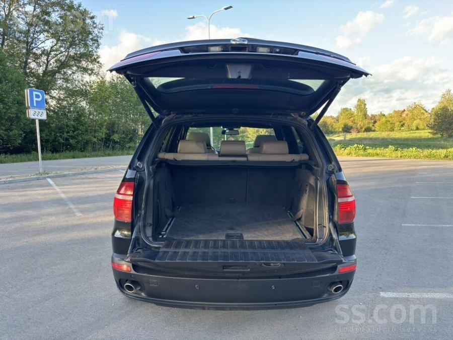 Black BMW X5 2007 in Tukums, with an engine capacity of 3.00 L and mileage of 435 thousand km for 7000 €, photo 5 on AUTOMOTO.COM.LV