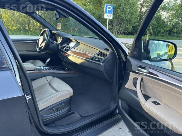 Black BMW X5 2007 in Tukums, with an engine capacity of 3.00 L and mileage of 435 thousand km for 7000 €, photo 5 on AUTOMOTO.COM.LV