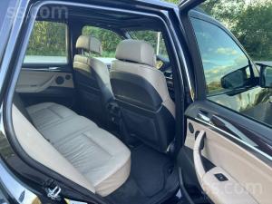 Black BMW X5 2007 in Tukums, with an engine capacity of 3.00 L and mileage of 435 thousand km for 7000 €, photo 7 on AUTOMOTO.COM.LV