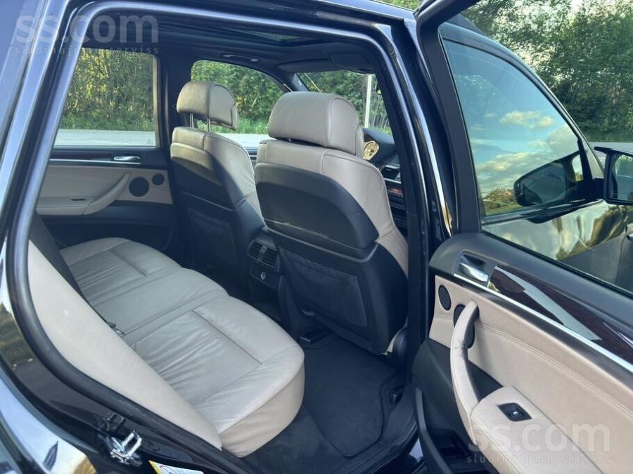 Black BMW X5 2007 in Tukums, with an engine capacity of 3.00 L and mileage of 435 thousand km for 7000 €, photo 7 on AUTOMOTO.COM.LV