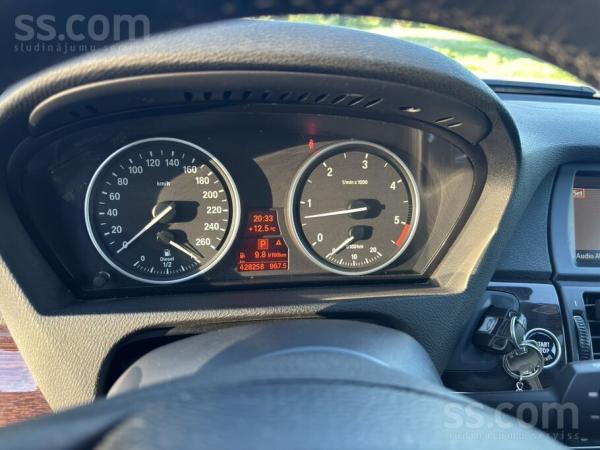 Black BMW X5 2007 in Tukums, with an engine capacity of 3.00 L and mileage of 435 thousand km for 7000 €, photo 8 on AUTOMOTO.COM.LV