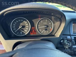 Black BMW X5 2007 in Tukums, with an engine capacity of 3.00 L and mileage of 435 thousand km for 7000 €, photo 9 on AUTOMOTO.COM.LV