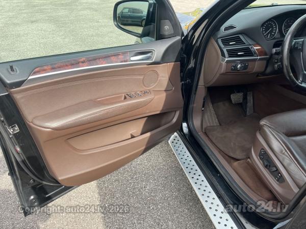 Black BMW X5 2007 in Tartu, with an engine capacity of 4.80 L and mileage of 313 thousand km for 8999 €, photo 5 on AUTOMOTO.COM.LV