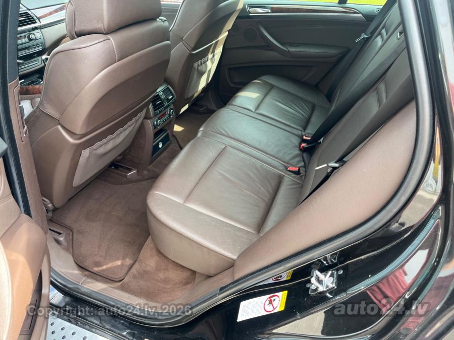 Melns BMW X5 2007 Tartu, ar dzinēja tilpumu 4.80 L un nobraukumu 313 tūkst. km par 8999 €, foto 10 vietnē AUTOMOTO.COM.LV