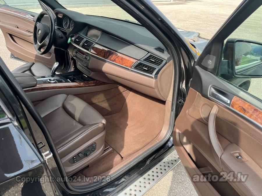 Melns BMW X5 2007 Tartu, ar dzinēja tilpumu 4.80 L un nobraukumu 313 tūkst. km par 8999 €, foto 13 vietnē AUTOMOTO.COM.LV