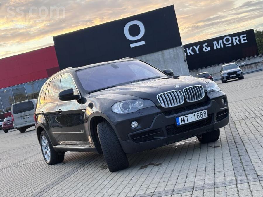 Black BMW X5 2007 in Riga, with an engine capacity of 3.00 L and mileage of 311 thousand km for 8350 €, photo 3 on AUTOMOTO.COM.LV