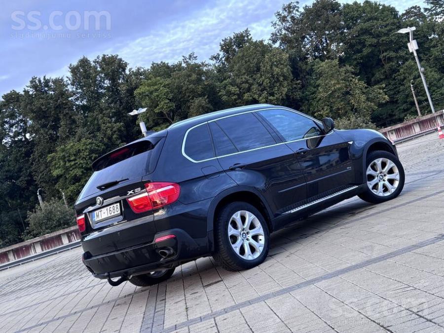 Black BMW X5 2007 in Riga, with an engine capacity of 3.00 L and mileage of 311 thousand km for 8350 €, photo 4 on AUTOMOTO.COM.LV