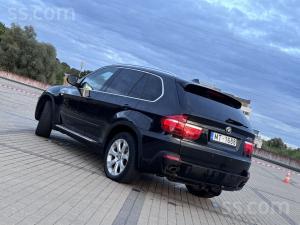 Black BMW X5 2007 in Riga, with an engine capacity of 3.00 L and mileage of 311 thousand km for 8350 €, photo 5 on AUTOMOTO.COM.LV