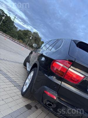 Black BMW X5 2007 in Riga, with an engine capacity of 3.00 L and mileage of 311 thousand km for 8350 €, photo 9 on AUTOMOTO.COM.LV