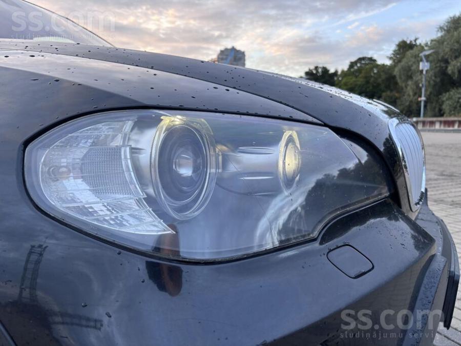 Black BMW X5 2007 in Riga, with an engine capacity of 3.00 L and mileage of 311 thousand km for 8350 €, photo 10 on AUTOMOTO.COM.LV