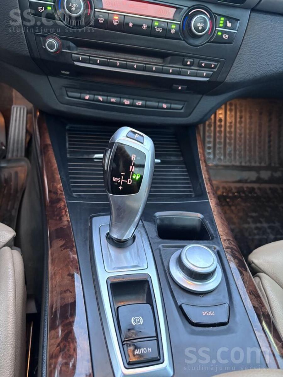 Black BMW X5 2007 in Riga, with an engine capacity of 3.00 L and mileage of 311 thousand km for 8350 €, photo 15 on AUTOMOTO.COM.LV