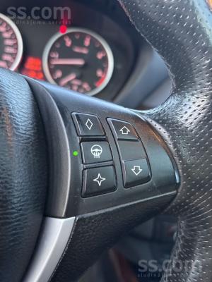Black BMW X5 2007 in Riga, with an engine capacity of 3.00 L and mileage of 311 thousand km for 8350 €, photo 16 on AUTOMOTO.COM.LV