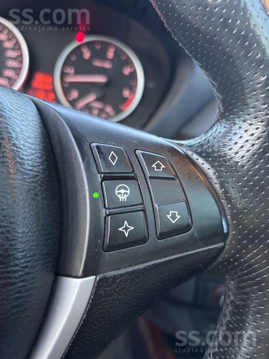 Black BMW X5 2007 in Riga, with an engine capacity of 3.00 L and mileage of 311 thousand km for 8350 €, photo 16 on AUTOMOTO.COM.LV
